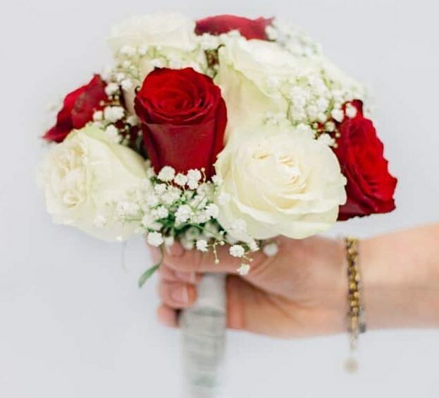 Bouquet de mariée Roses rouges et Blanches - Envie de Fleurs